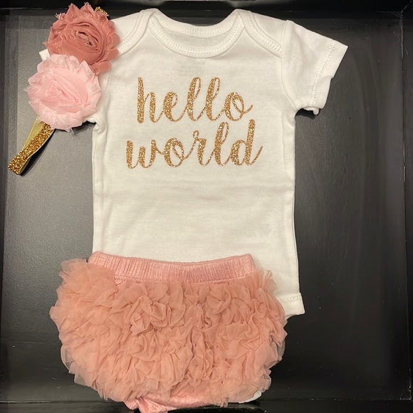 Carter's | Other | Newborn Hello World 3 Piece Outfit Perfect For ...